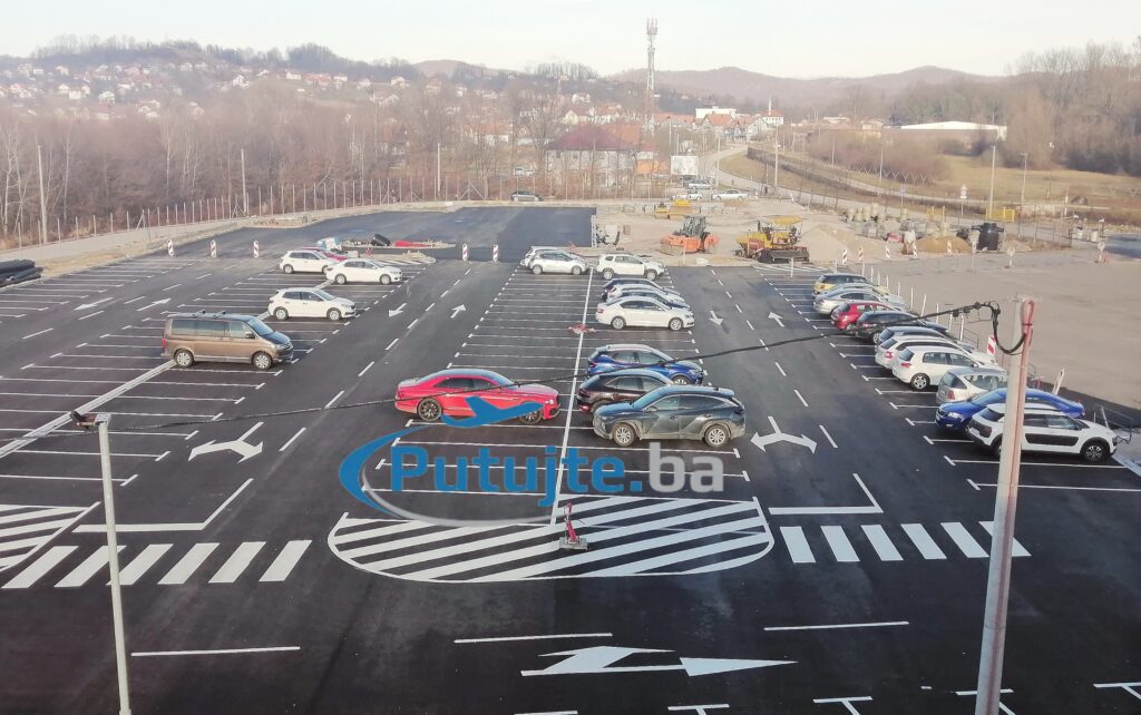 Foto: Aerodrom Tuzla ima novi, moderni i funkcionalni parking, ali ...